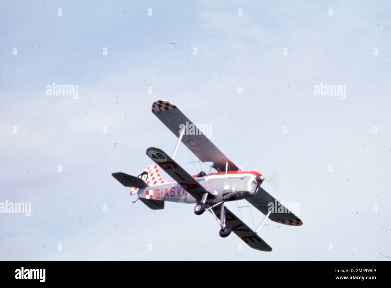 Arrow active 2 hi-res stock photography and images - Alamy