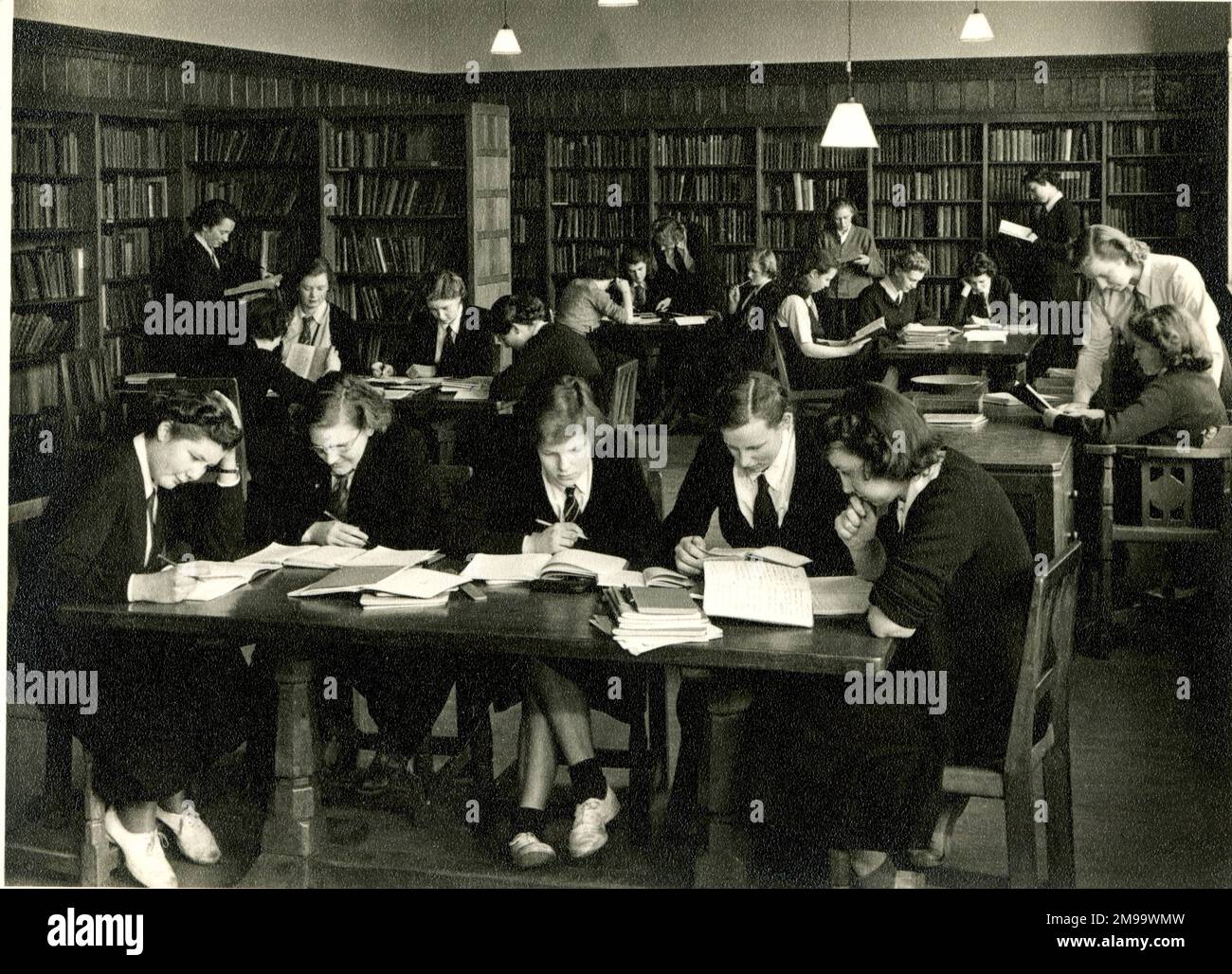 Schoolgirls in uniform hi-res stock photography and images - Alamy