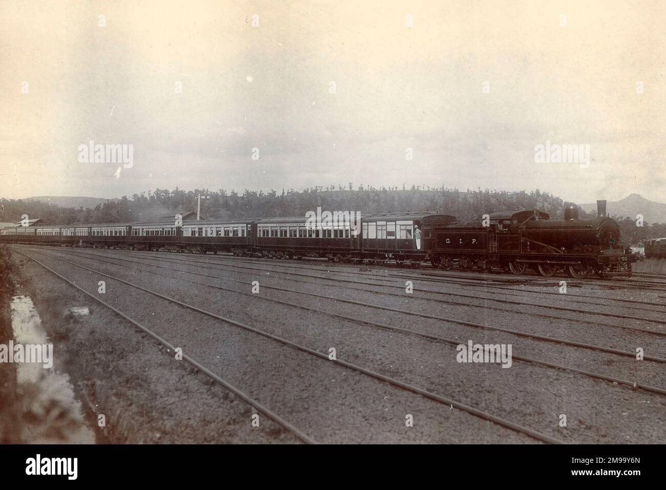 Vestibuled train hi-res stock photography and images - Alamy