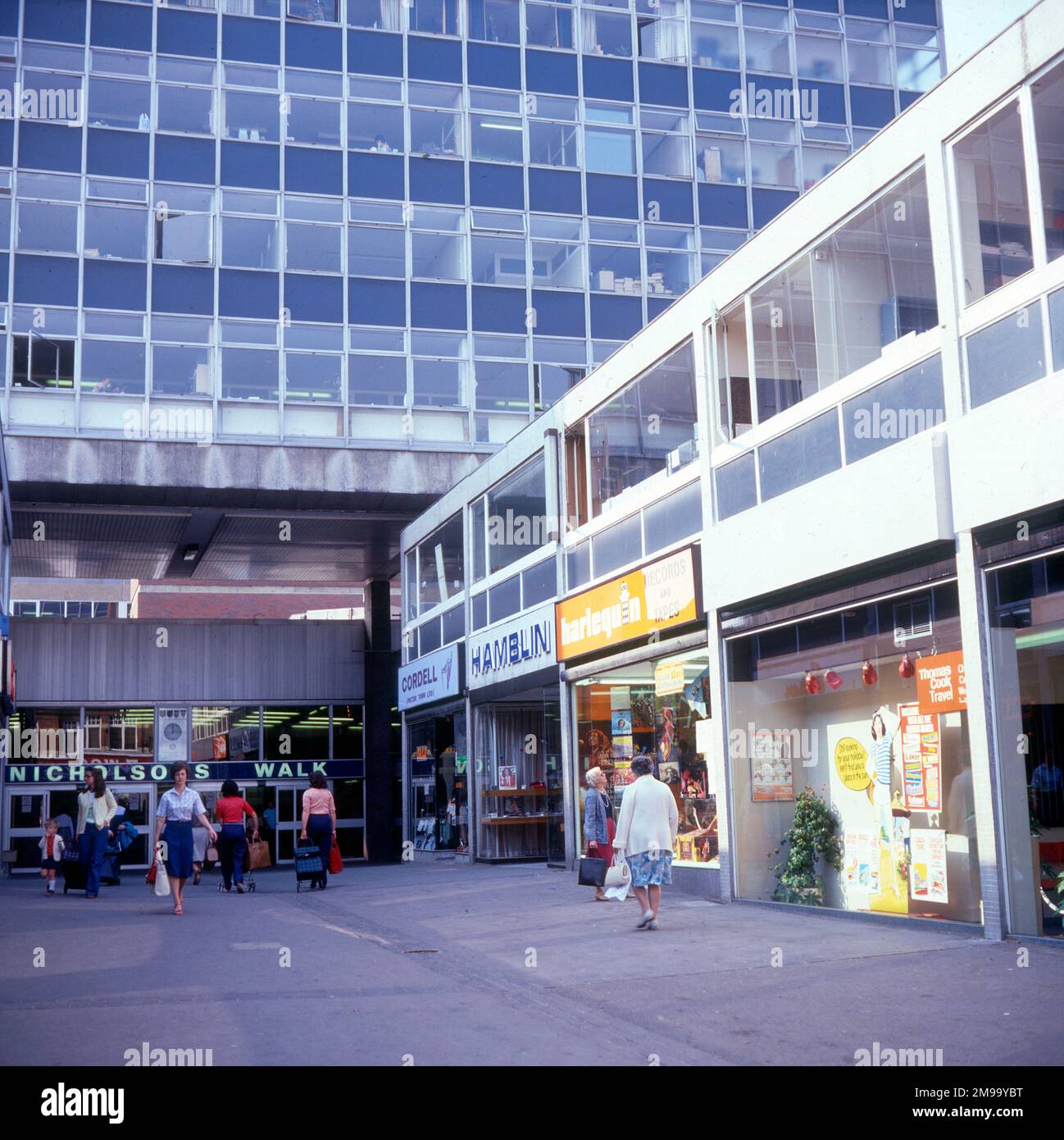 A Modern Shopping Precinct - Nicholson's Walk, Maidenhead, Berkshire ...