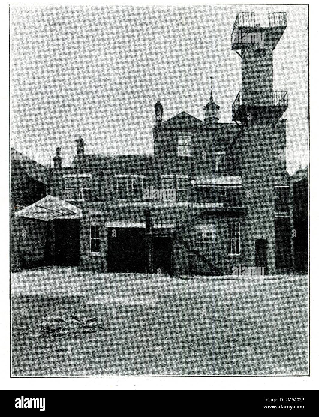 New station building Cut Out Stock Images & Pictures - Alamy