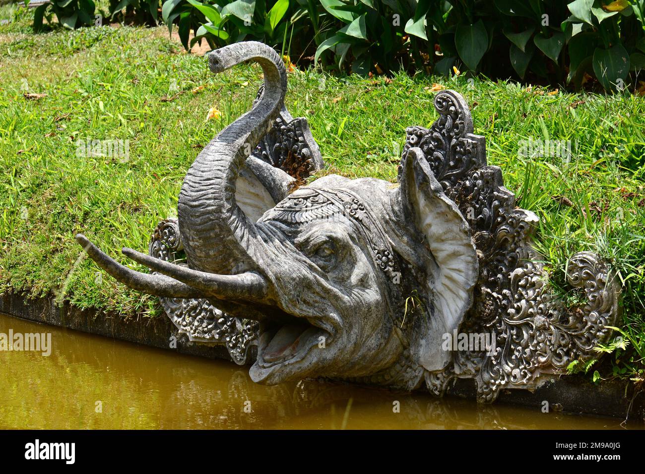 elephant head statue, Statue of Kumbakarna Laga, Bali Botanic Garden ...