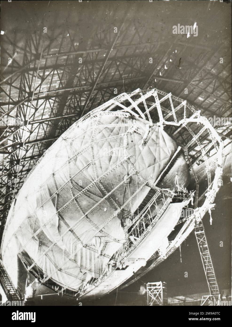 R36 airship hi-res stock photography and images - Alamy