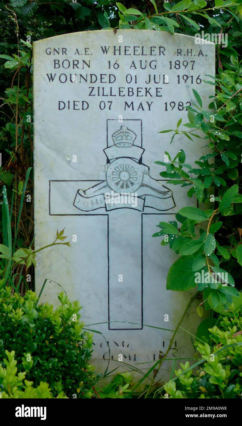 World war headstone hi-res stock photography and images - Alamy