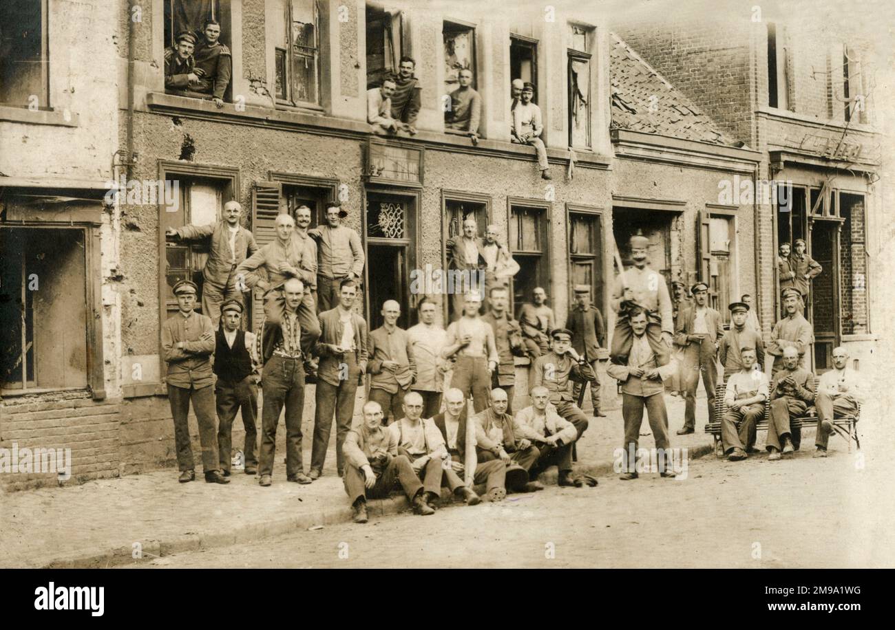 A fascinaing WW1-era postcard showing a large group of German soldiers ...