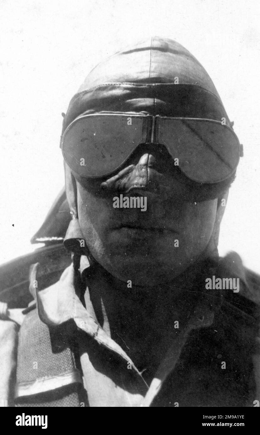 H.O. Tomblin flying a Fleet Air Arm Airco DH.9A, in a 1920s Selfie ...