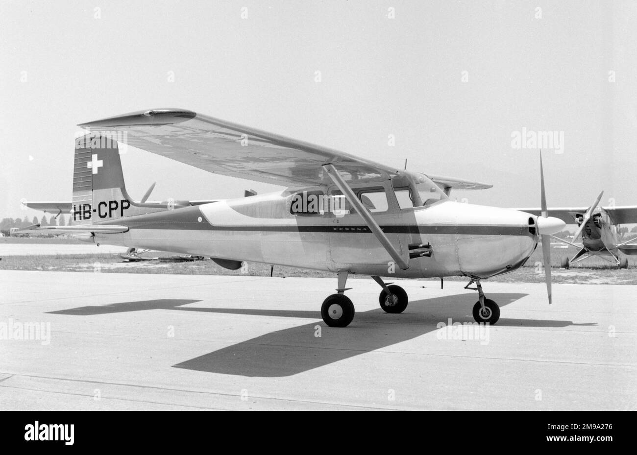 Cessna 172 Black and White Stock Photos & Images - Alamy