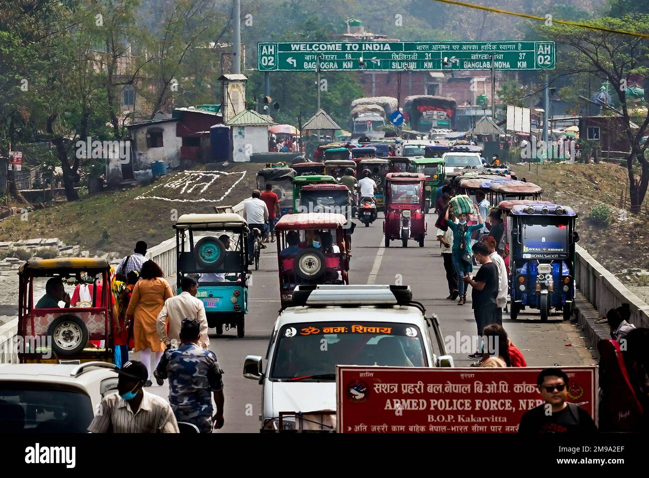 Mechi Bridge über dem Mechi River, Grenze zu Indien im nepalesischen ...