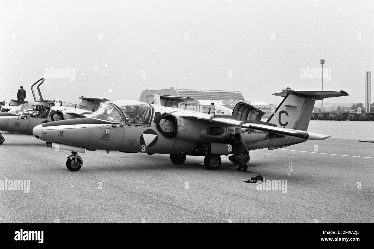 Austrian air force hi-res stock photography and images - Alamy