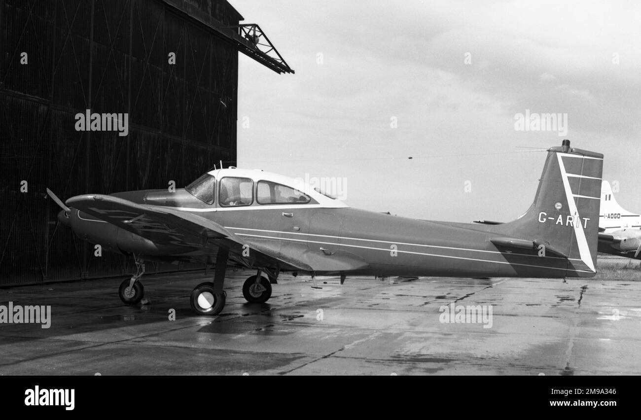 Twin navion hi-res stock photography and images - Alamy