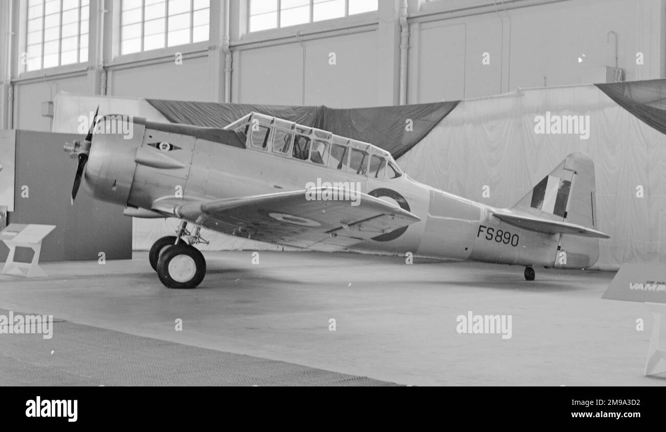 Harvard aeroplane aircraft plane Black and White Stock Photos & Images ...