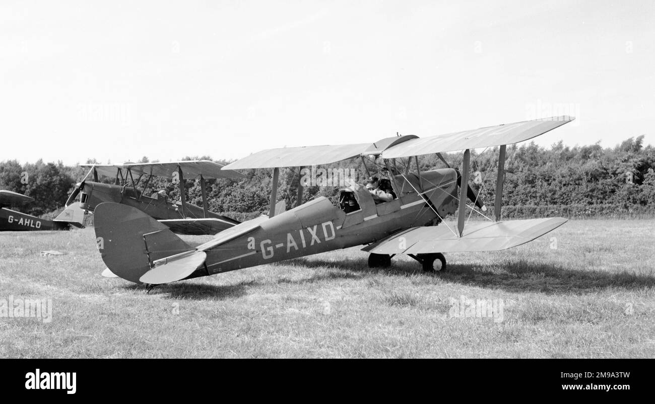 De havilland 82a tiger moth hi-res stock photography and images - Alamy