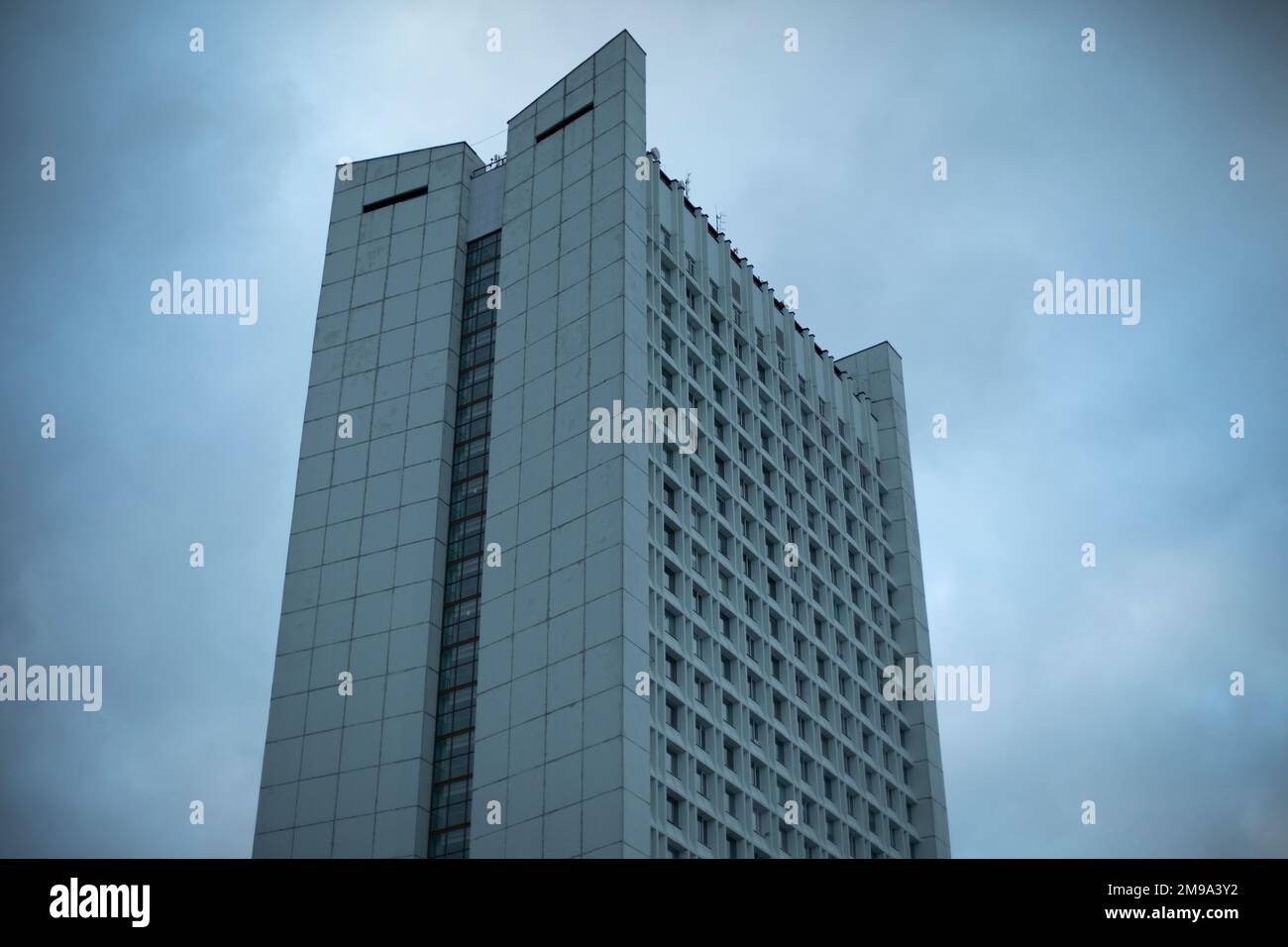 Tall building office hi-res stock photography and images - Alamy