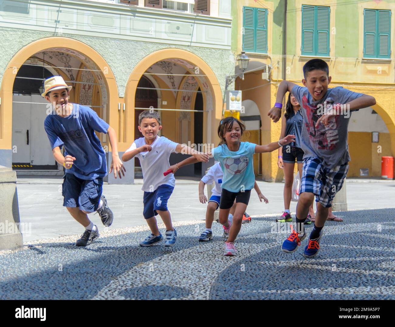 Children playing in streets hi-res stock photography and images - Alamy