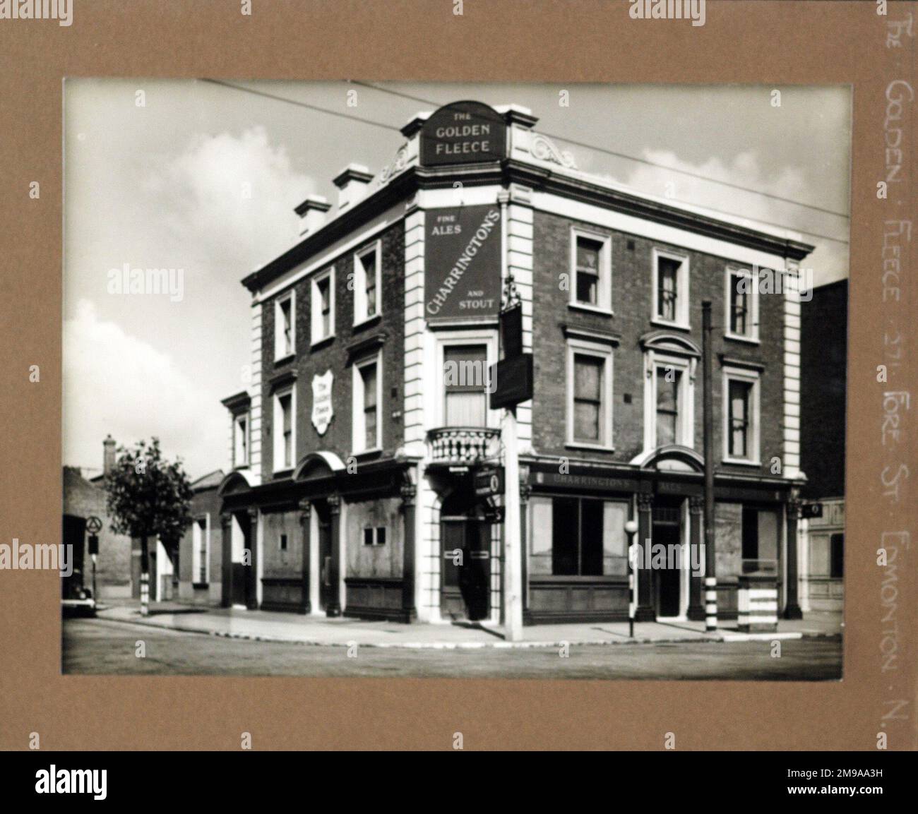 Pub london 1940s hi-res stock photography and images - Alamy