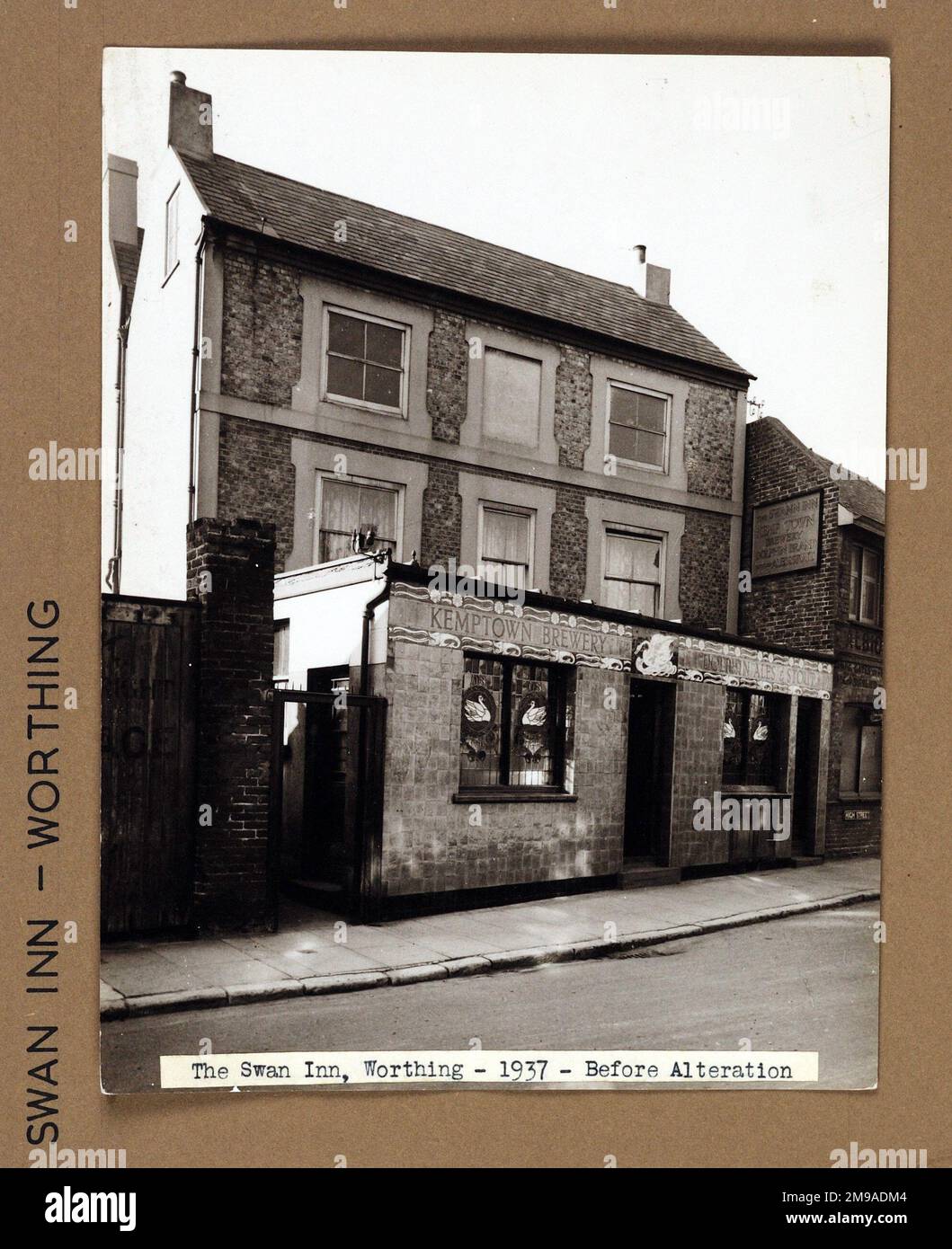 Swan inn hi-res stock photography and images - Alamy