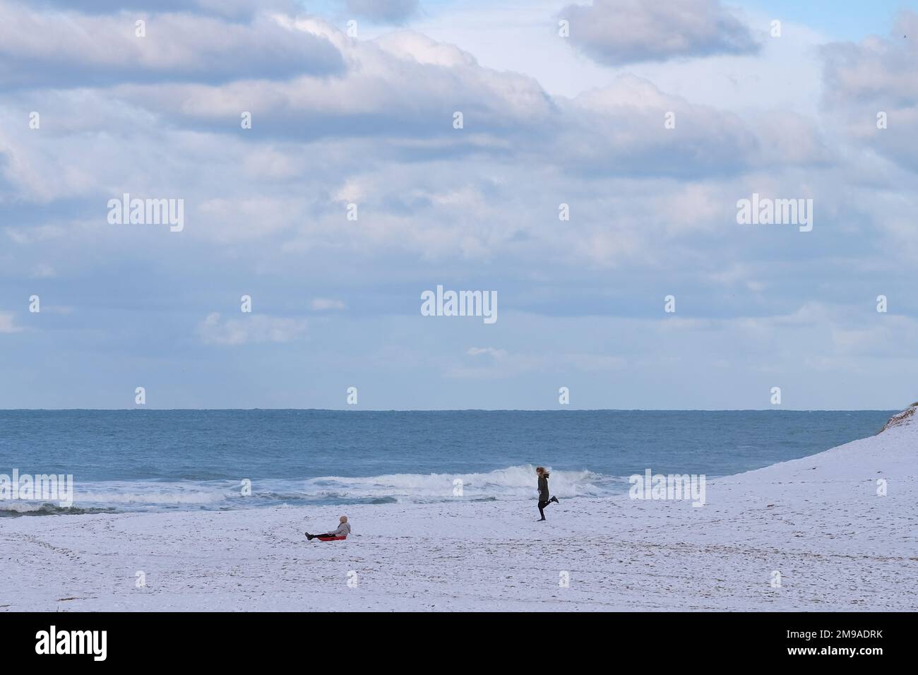 Holywell bay, Cornwall, UK. 17th Jan 2023. UK Weather.. Much of west ...