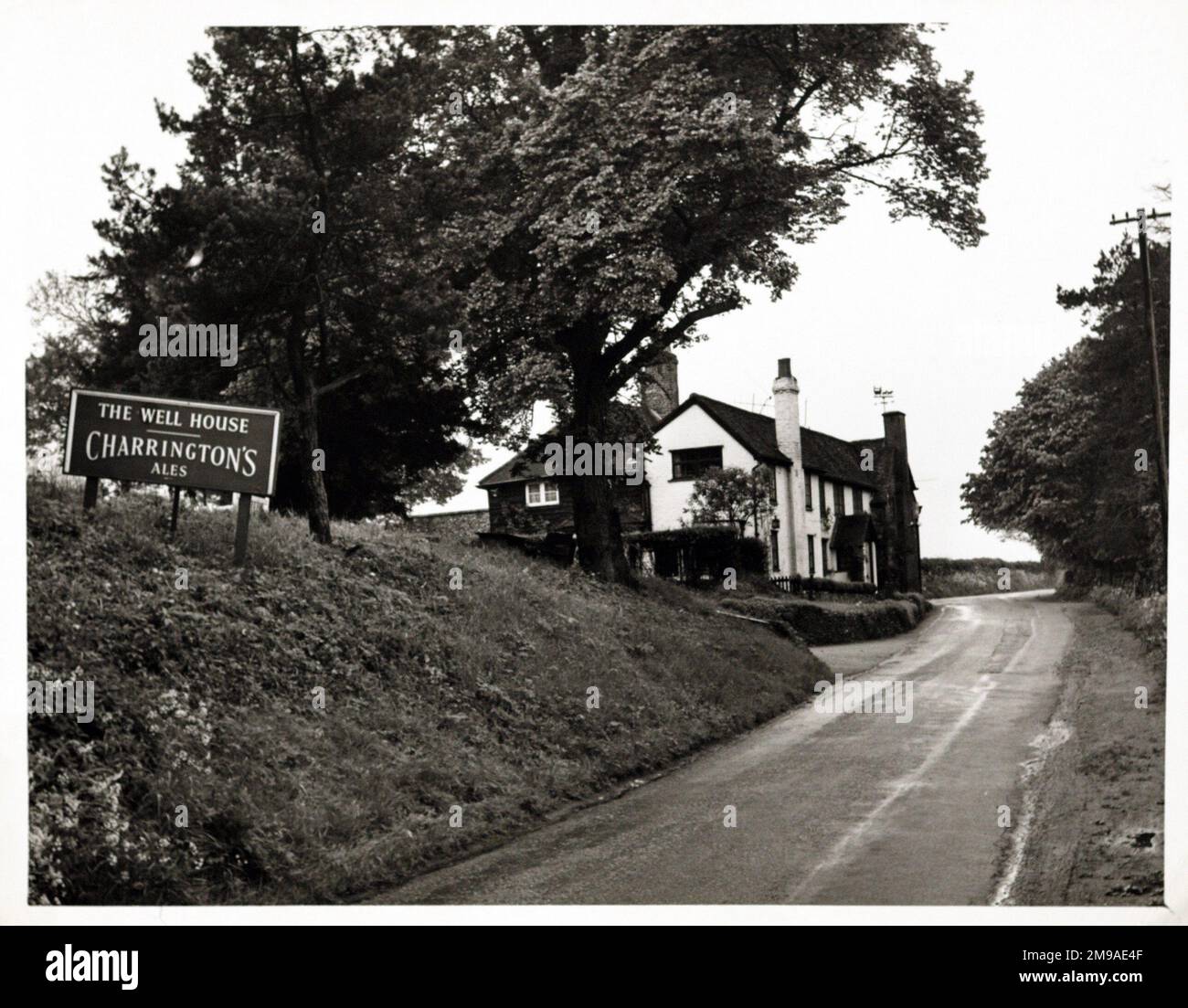 Photograph of Well House Inn, Coulsdon, Surrey. The main side of the ...