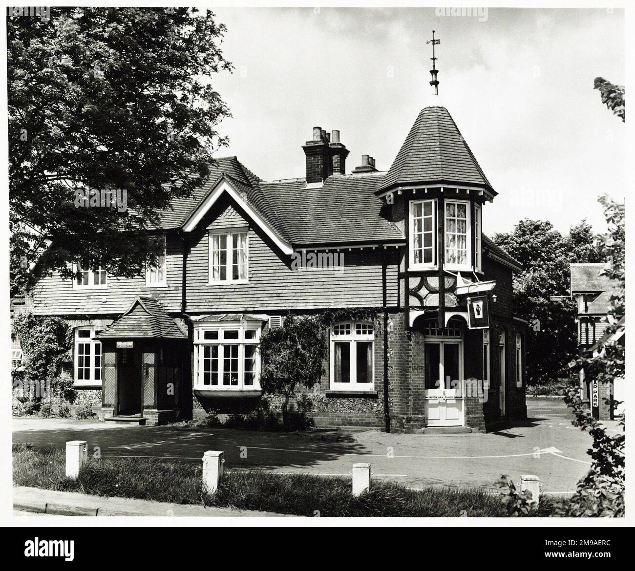 Woodmansterne surrey hi-res stock photography and images - Alamy