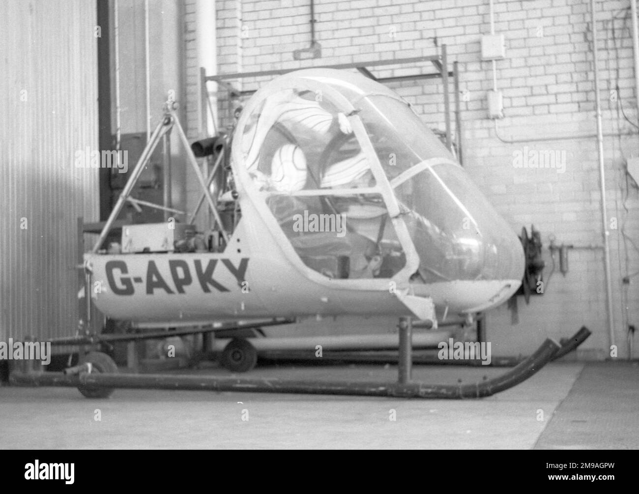 Hiller UH-12B G-APKY (msn 673), fuselage pod sans tail-boom, engine ...