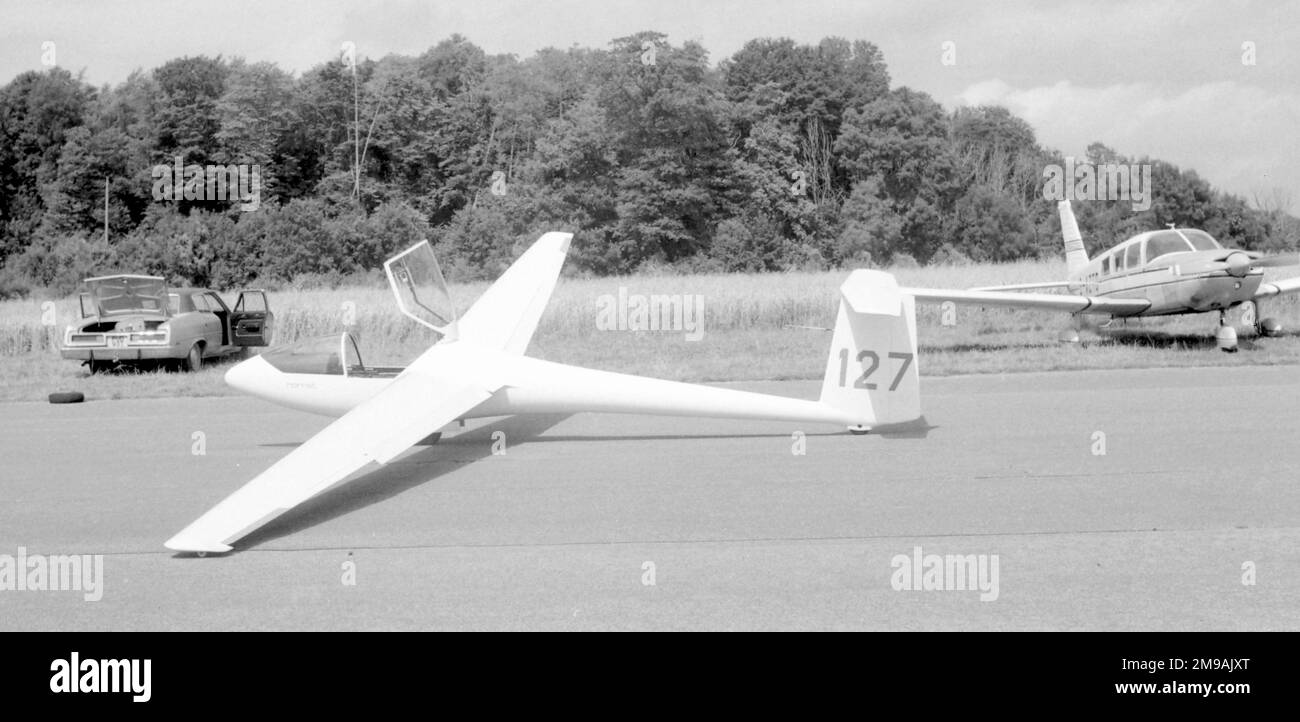 Glasflugel 206 Hornet '127', at a gliding club in the UK. The Standard ...