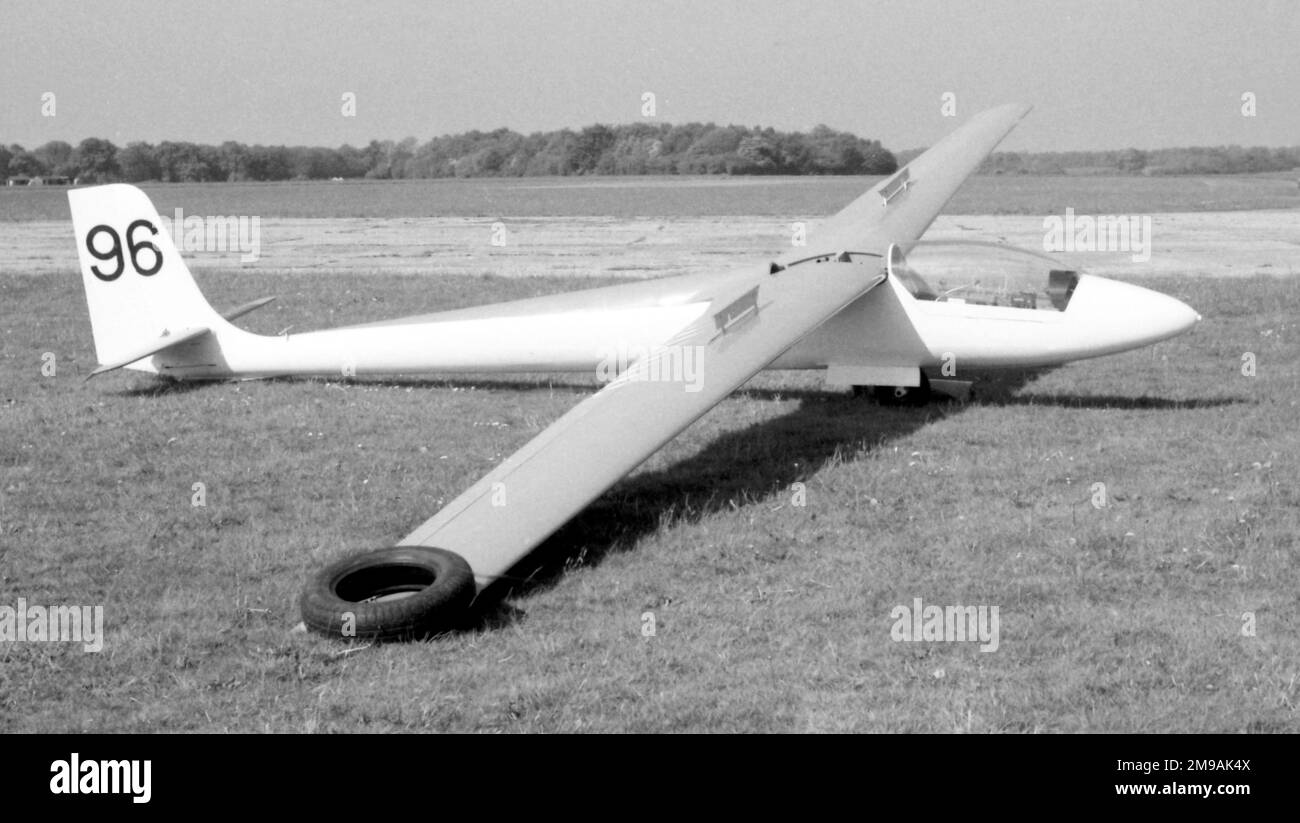 Slingsby Dart 17R '96' in the process of being rigged before flying ...