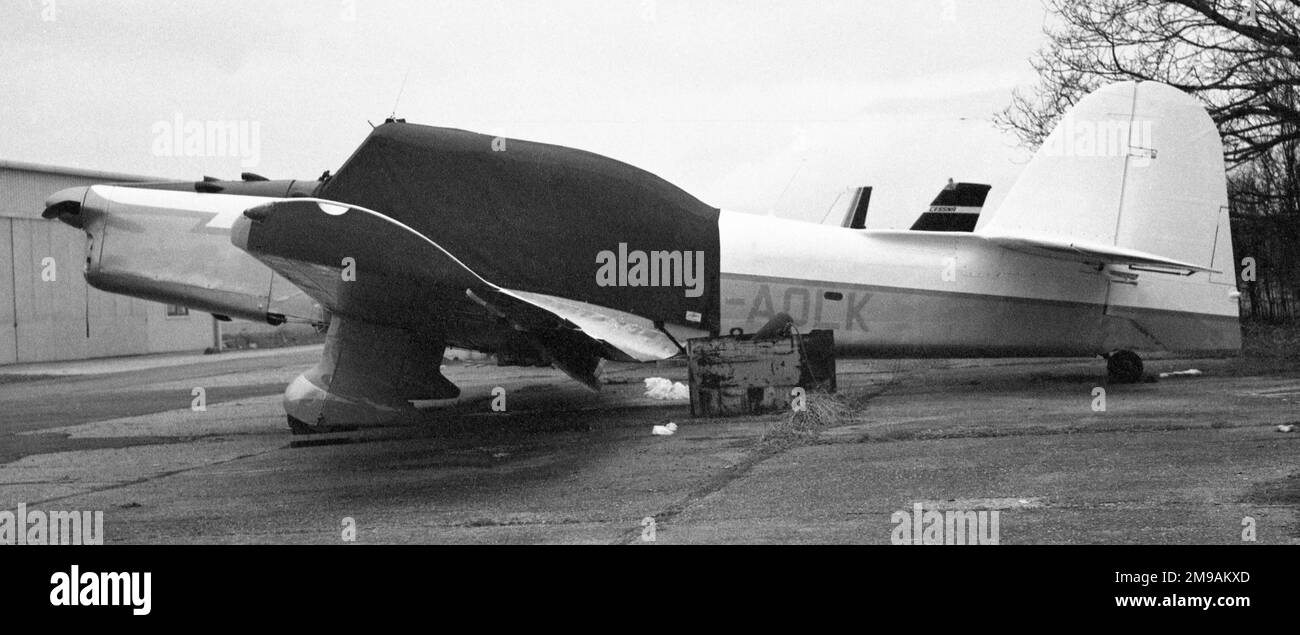 Percival Prentice T.1 G-AOLK (msn PAC/225, ex VS618), in storage at ...