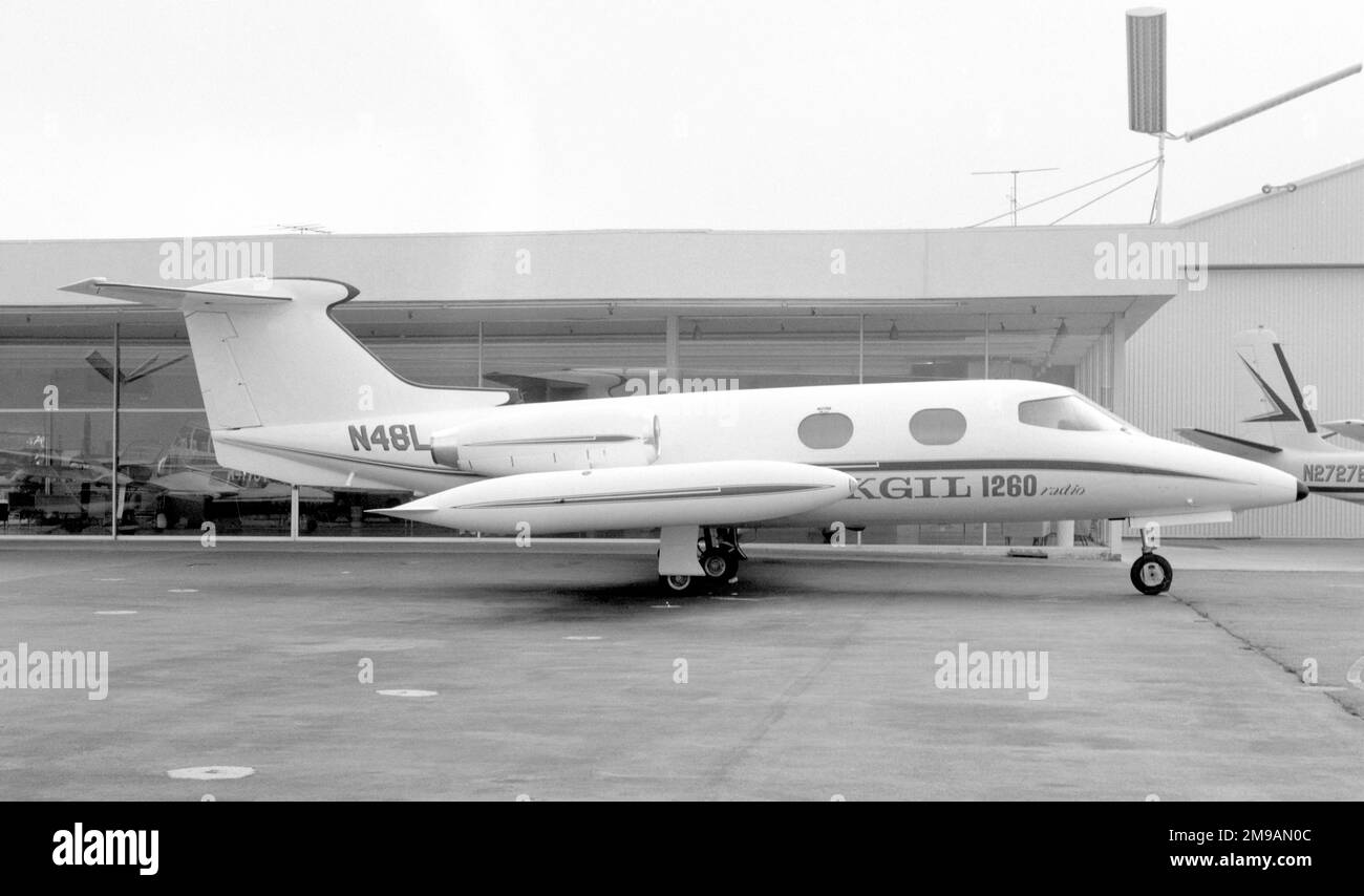 Aeroplane radio Black and White Stock Photos & Images - Alamy