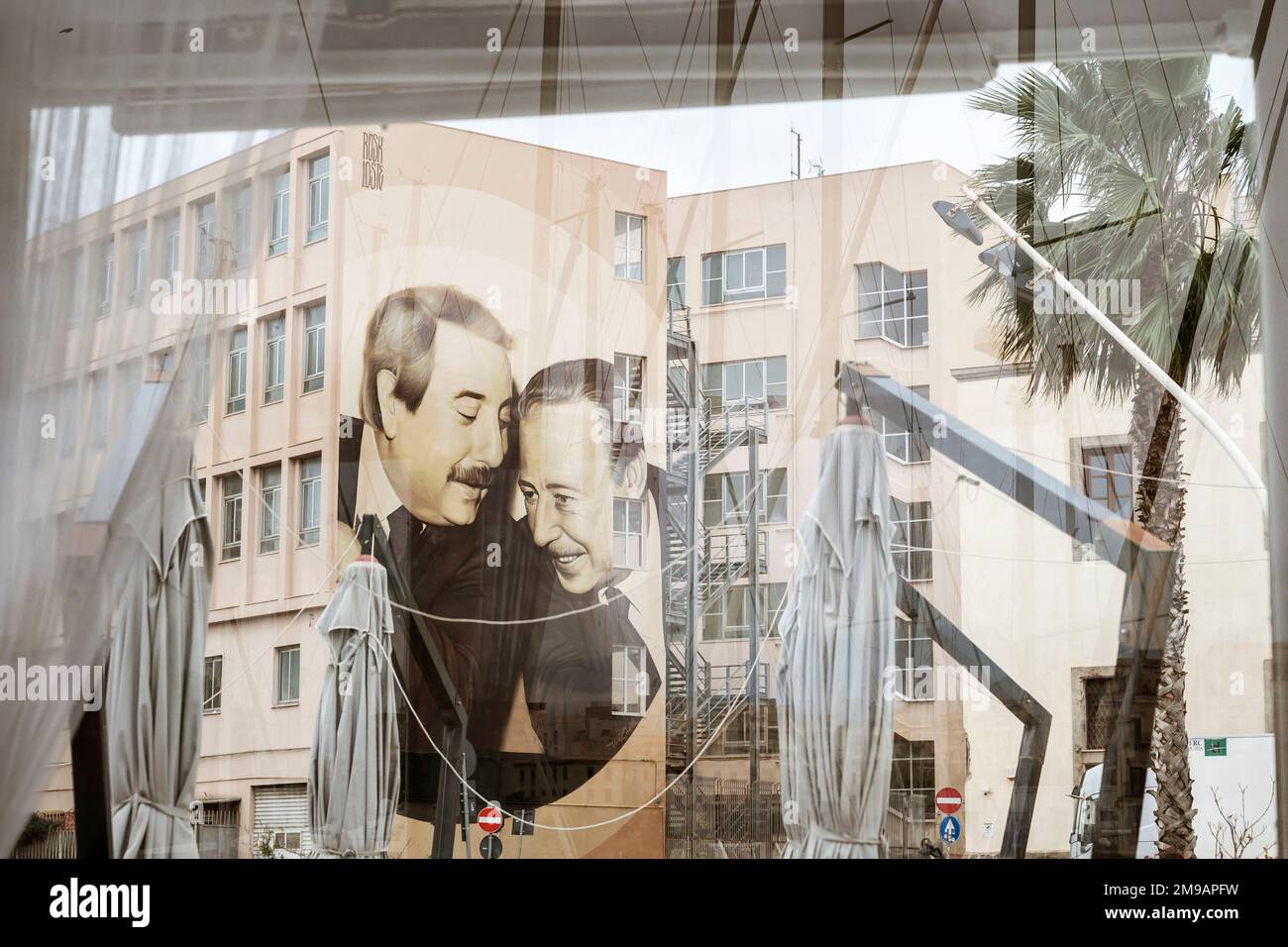 A mural by street artists Rosk e Loste, reproducing an iconic photo of ...