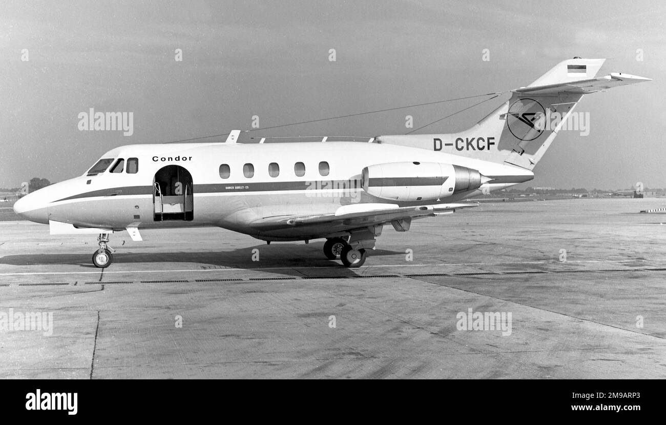 Hawker siddeley hs 125 series 1b hi-res stock photography and images ...