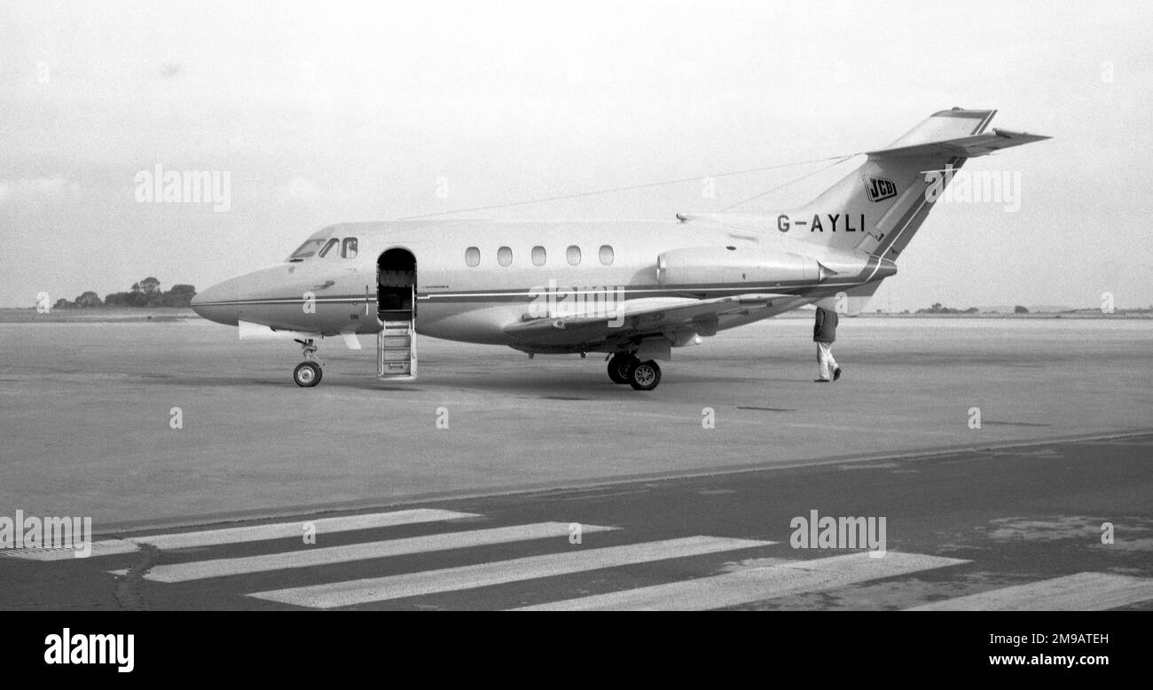 Hawker Siddeley HS-125-400B G-ALYI (msn 25105) of JCB, at Newcastle ...