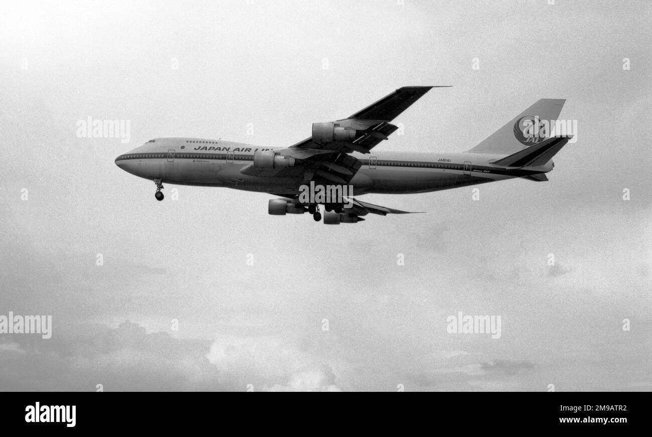 Boeing 747-246B JA8141 (msn 22065, line Number 411), on approach to ...