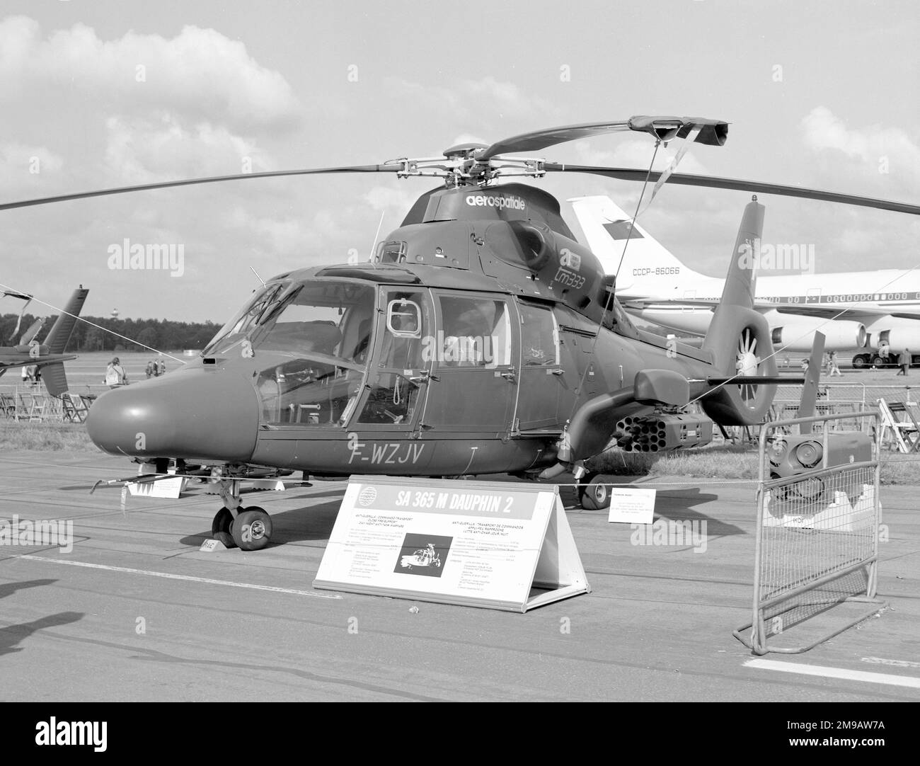 Aerospatiale SA365M Dauphin 2 F-WZJV (msn 6005), at the 1984 SBAC ...