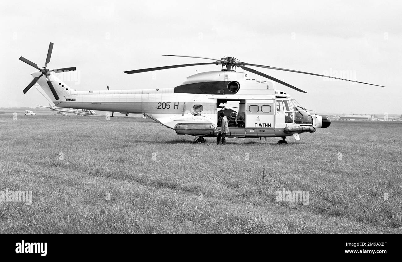 330j hi-res stock photography and images - Alamy