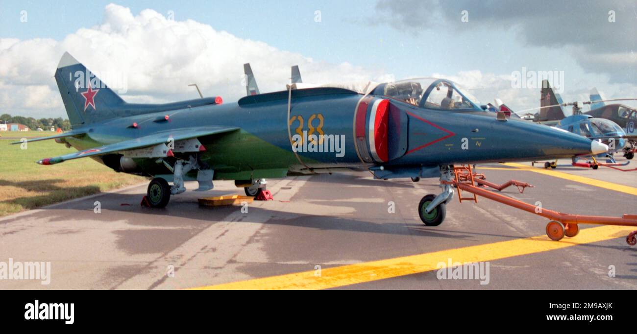 Russian Naval Aviation - Yakovlev Yak-38M '38 Yellow (msn 7977821504/92 ...