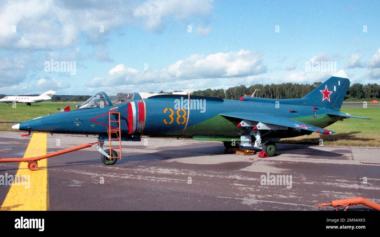Russian Naval Aviation - Yakovlev Yak-38M '38 Yellow (msn 7977821504/92 ...