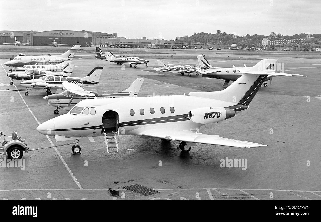 Hawker siddeley hs 125 series 1a hi-res stock photography and images ...