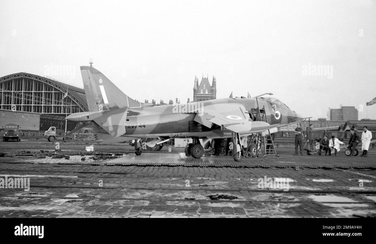 Daily mail trans atlantic air race Black and White Stock Photos ...