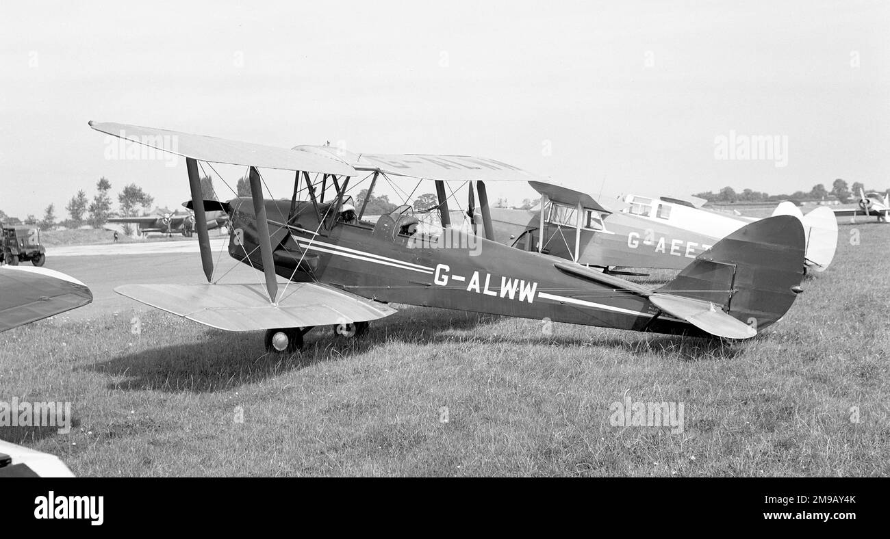 de Havilland DH.82a Tiger Moth G-ALWW (msn 86366, ex NL923 Stock Photo ...