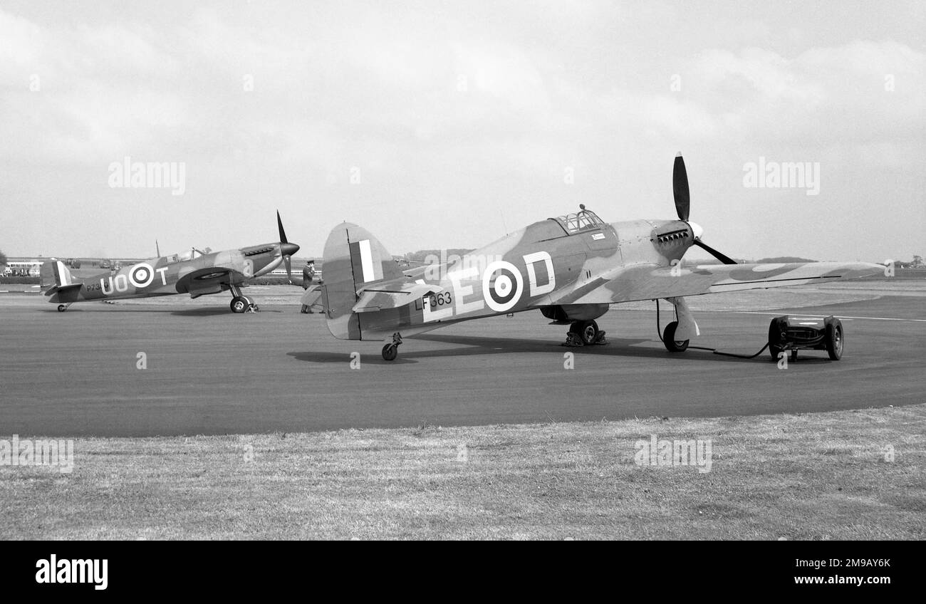 Supermarine spitfire iia p7350 Black and White Stock Photos & Images ...