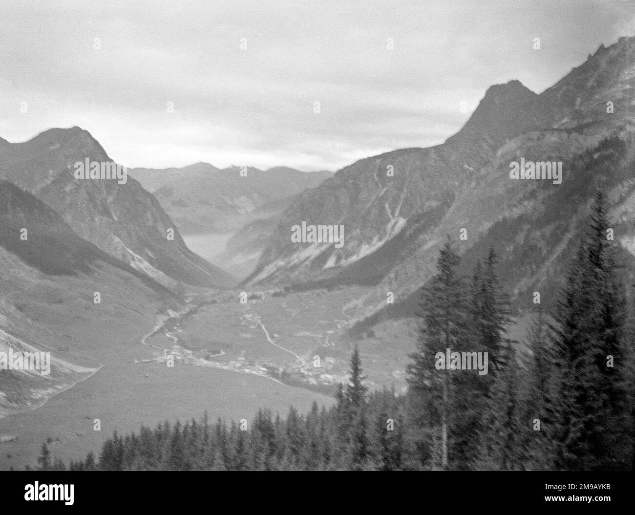 Mountain valley historical hi-res stock photography and images - Alamy