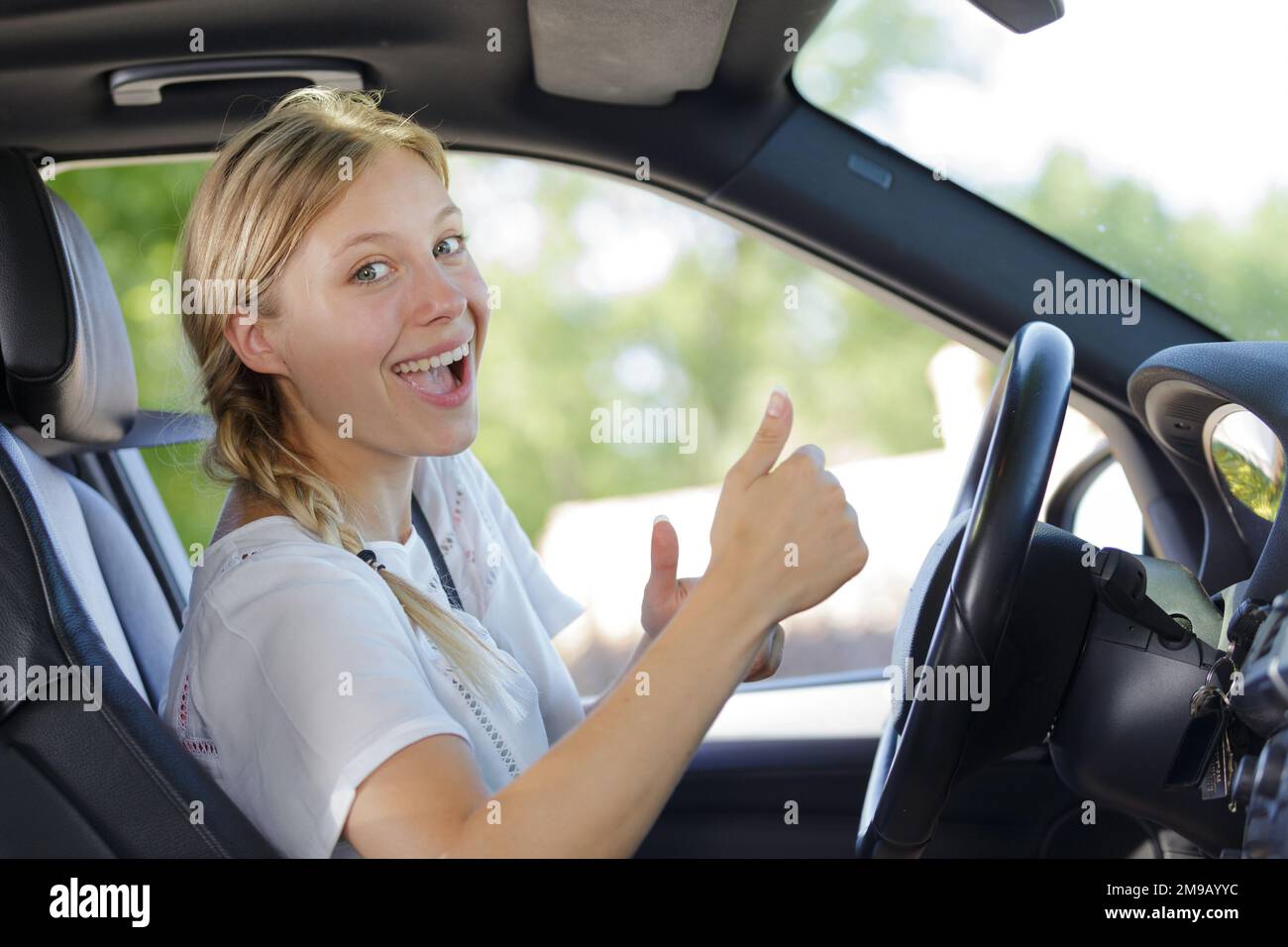 Beautiful woman driving car good hi-res stock photography and images ...