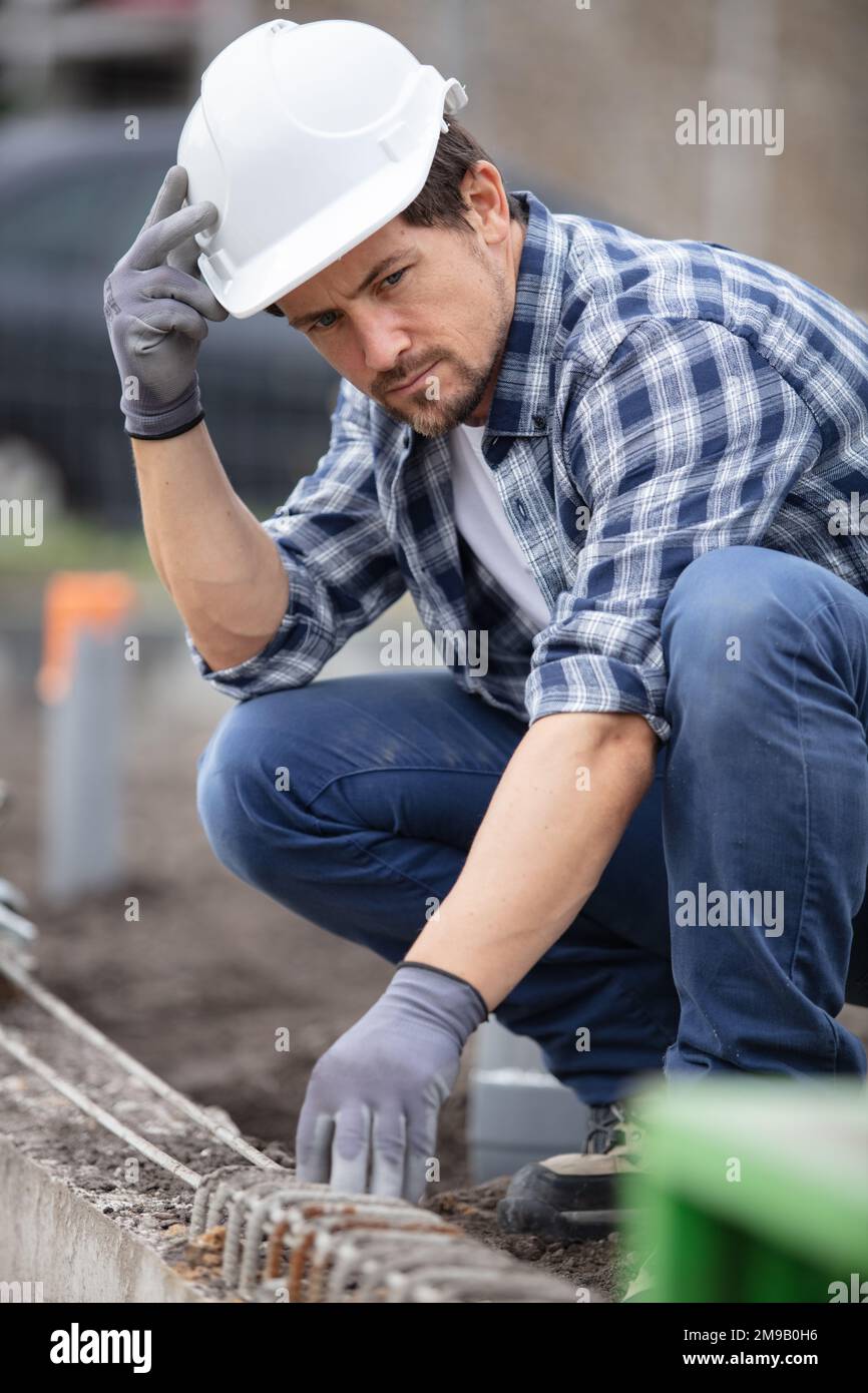tradesman problem solving on outdoor construction site Stock Photo - Alamy