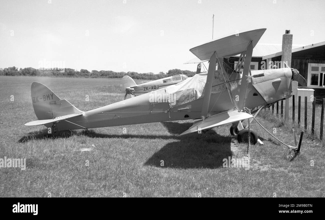 de Havilland DH.82a Tiger Moth ZK-BMY (msn DH.NZ101 Stock Photo - Alamy