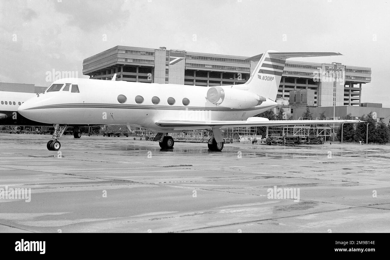 Gulfstream aircraft Black and White Stock Photos & Images - Alamy
