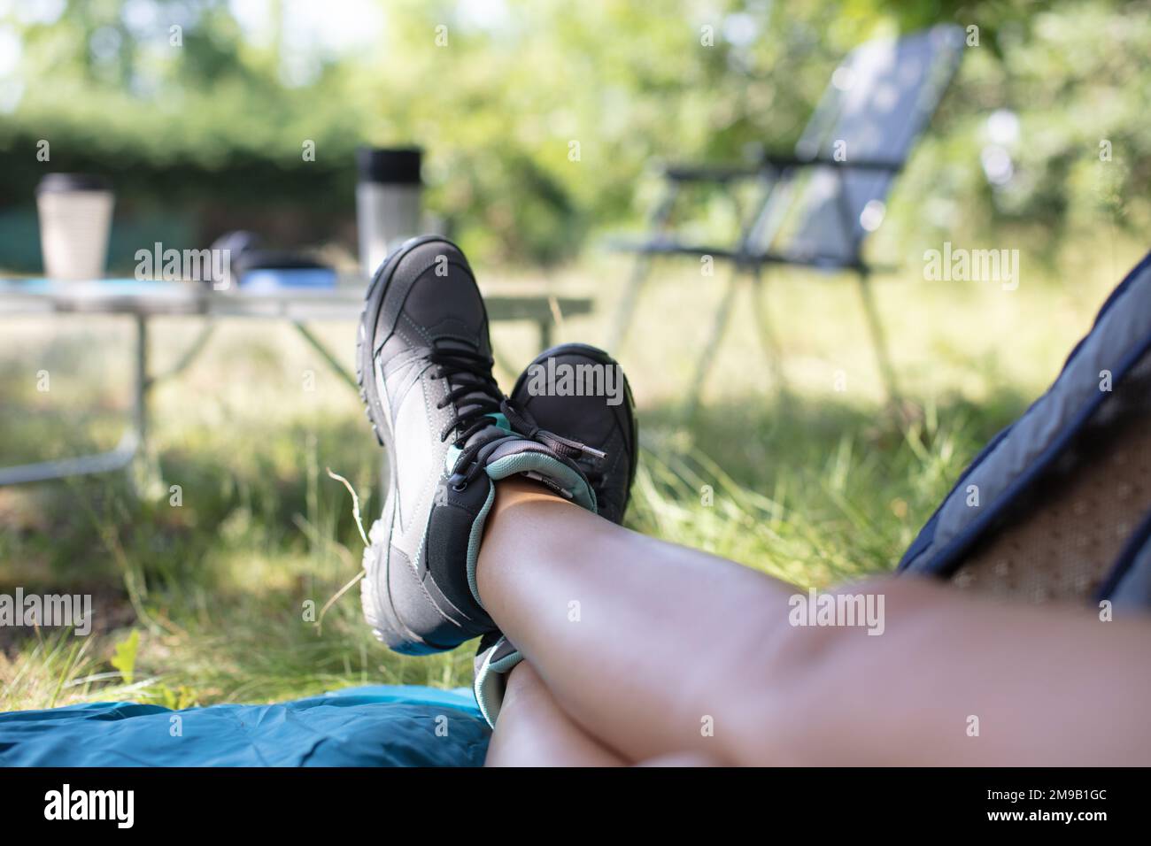 Tanned legs hi-res stock photography and images - Alamy