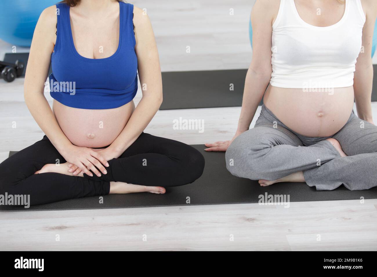 pregnant women in a class Stock Photo - Alamy