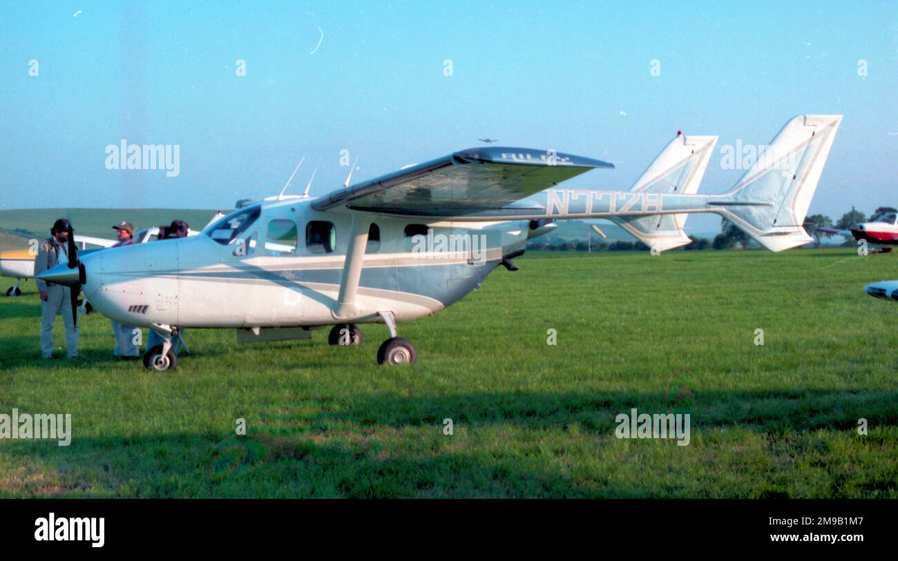 Cessna P337G Pressurised Skymaster N772H (msn P337-0265 Stock Photo - Alamy