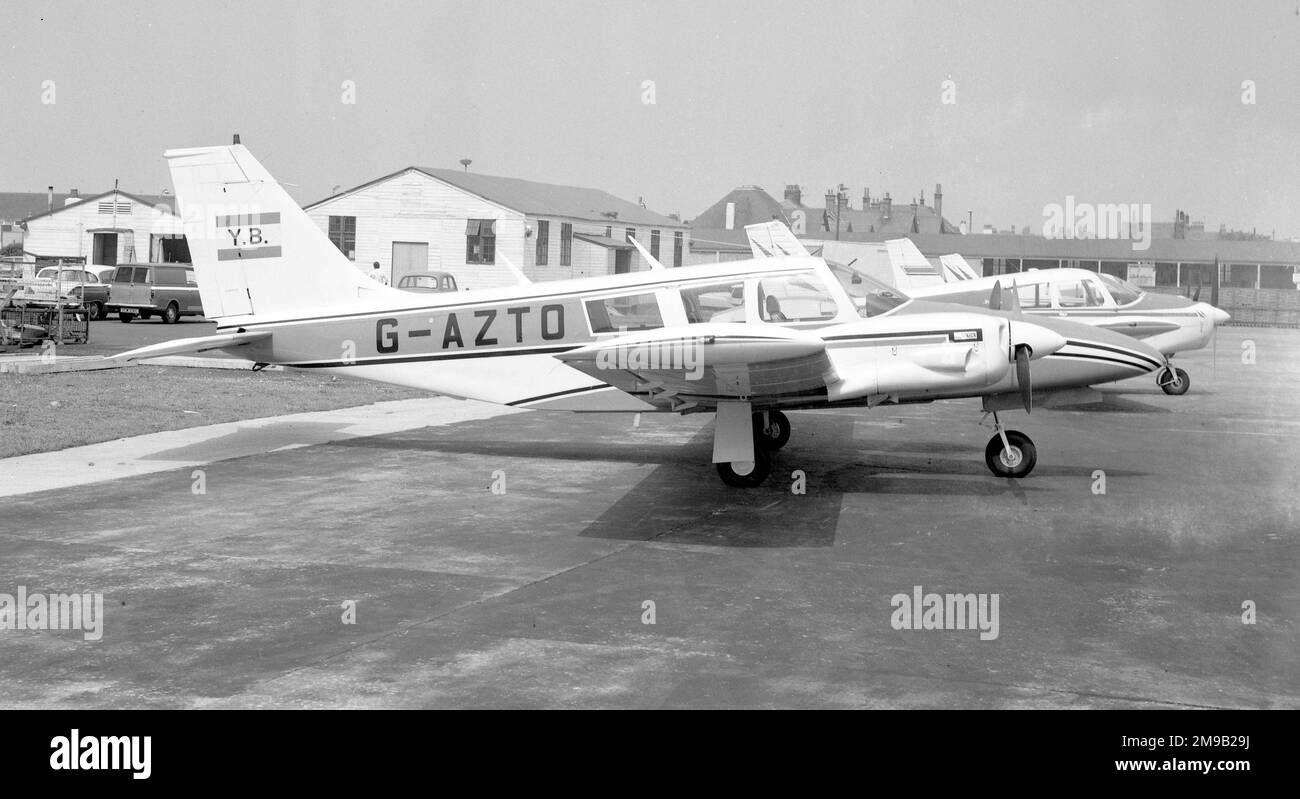 Piper pa 34 seneca Black and White Stock Photos & Images - Alamy