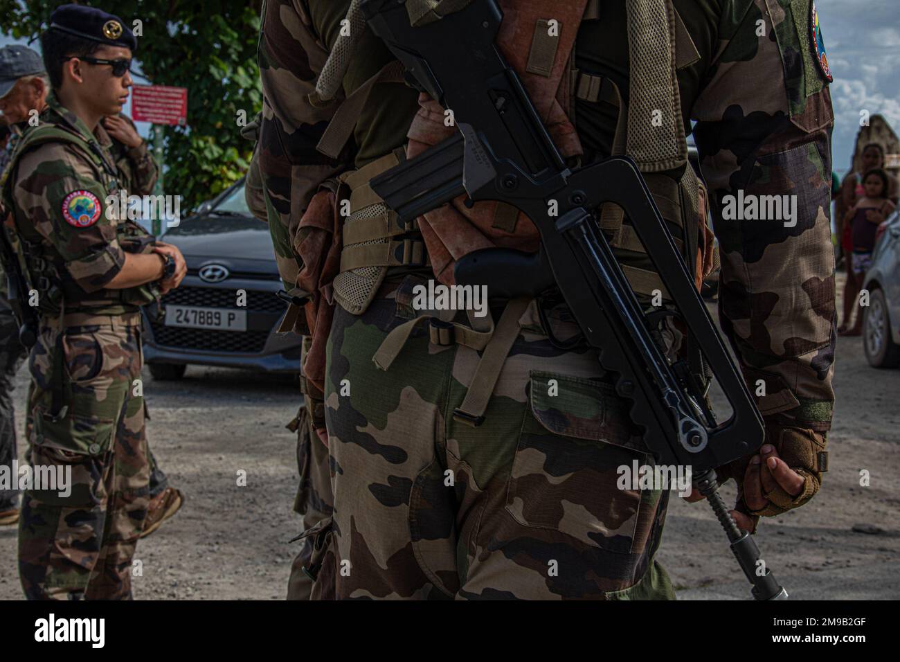 Soldiers from the Headquarter and Headquarters and Charlie Company ...